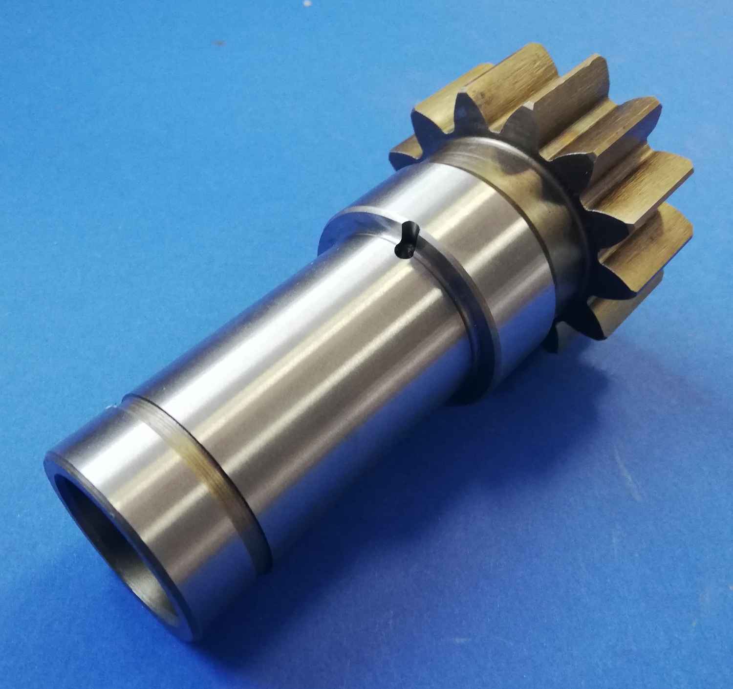 010440A Yanmar YB151U Schwenkmotorwelle - Omex